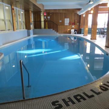 The 10 Best Hotels With Pools in Thunder Bay, Canada | Booking.com
