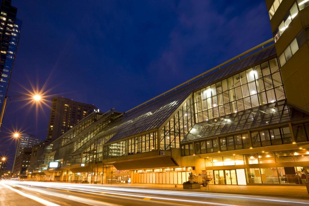 Bisha Hotel Toronto, Canada - Booking.com