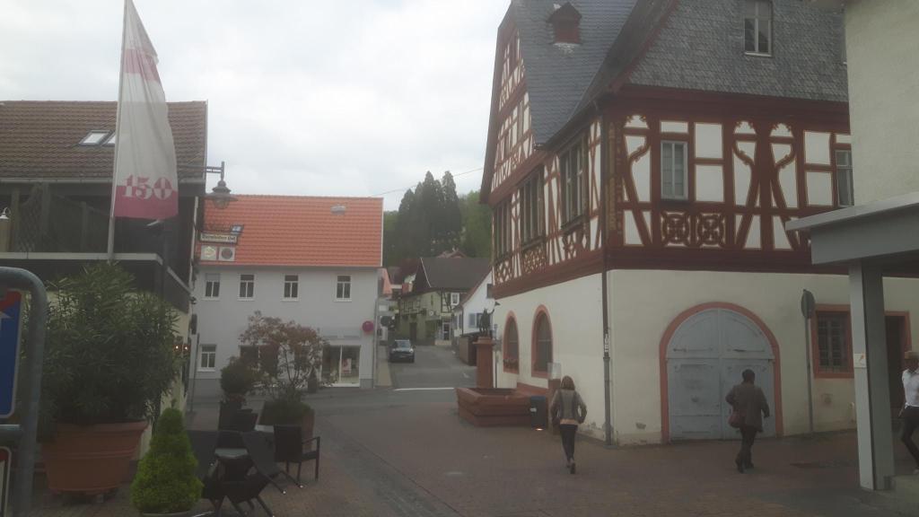 Lufthansa Seeheim (Deutschland Seeheim-Jugenheim) - Booking.com