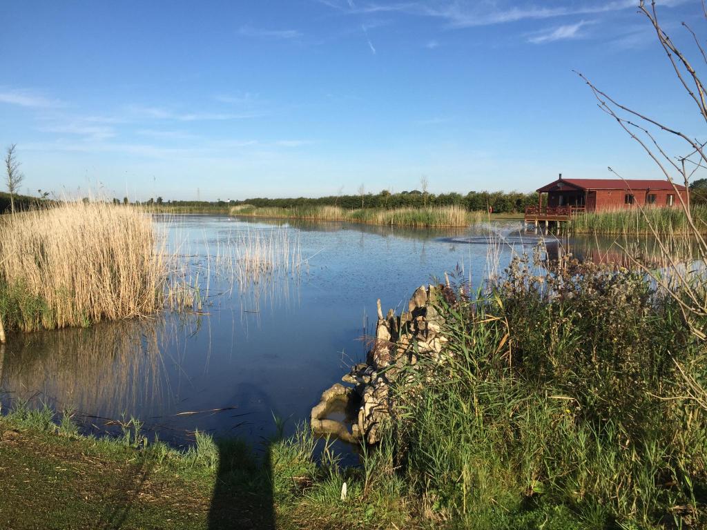 Lakeside Fishing Lodges, Old Leake – Updated 2018 Prices