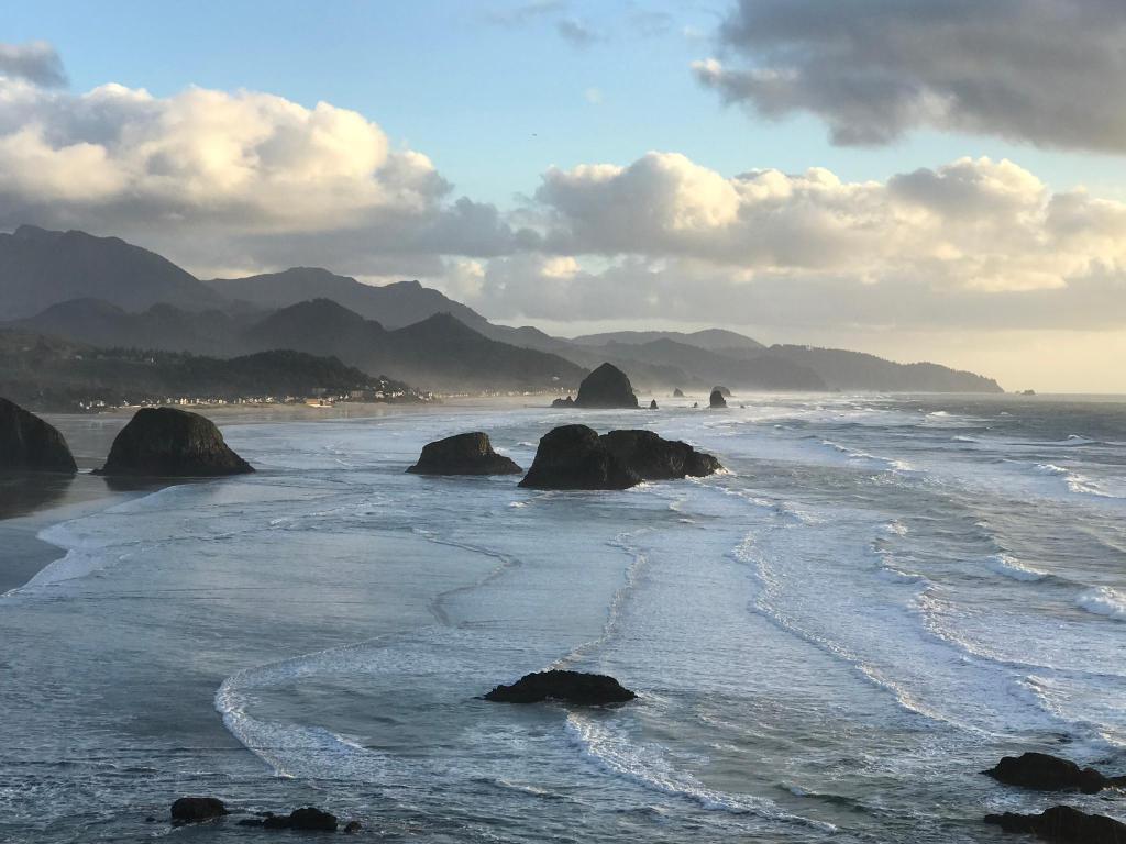Ebb Tide Oceanfront Inn, Seaside, OR - Booking.com