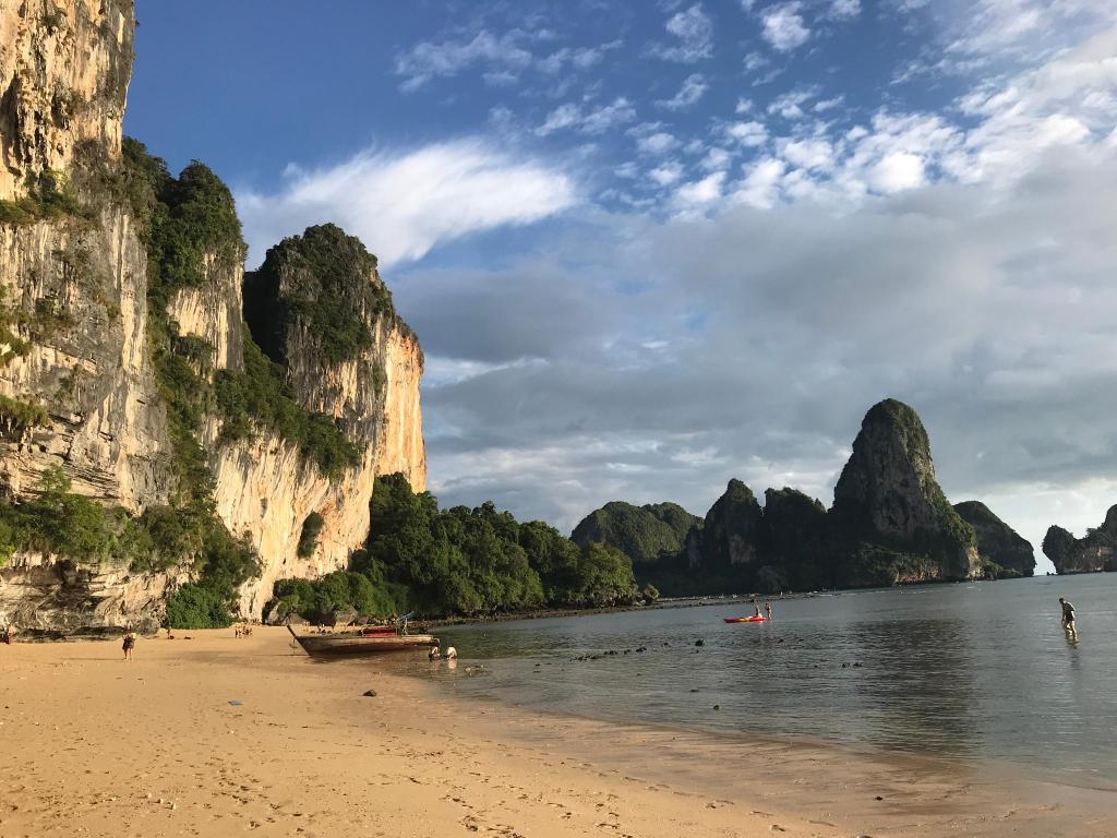 Tonsai Bay Resort (Thailand Tonsai Beach) - Booking.com