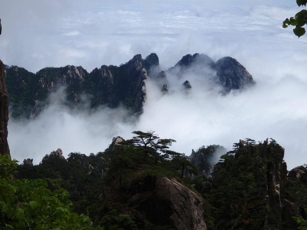 Huangshan Baiyun Hotel, Huangshan Scenic Area, China - Booking.com
