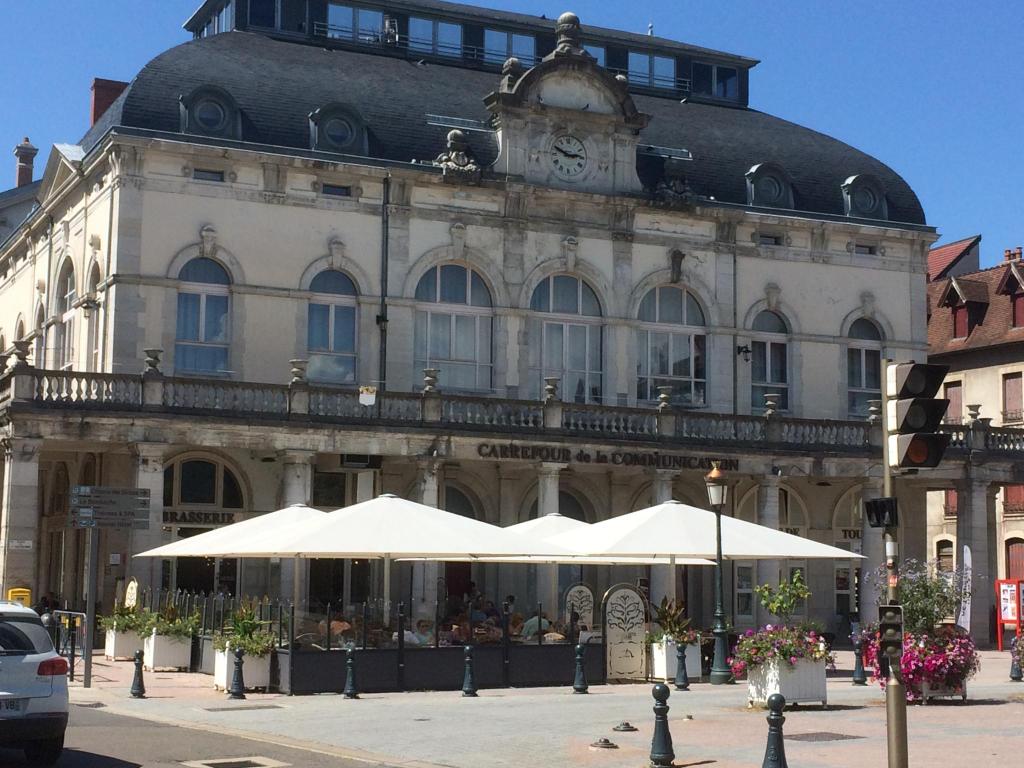 Logis Hotel Lons-le-Saunier - Restaurant Le Grill, Lons-le-Saunier ...